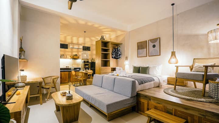 Stylish Japandi Suite | Pool, Kitchen & Prime Spot - Seminyak