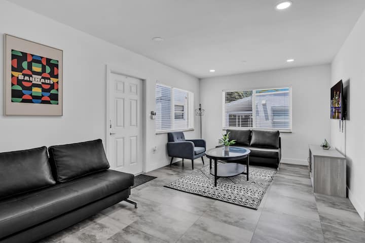 Lovely 1 Br Walking Distance To Ocean - Suite 9 - Dania Beach, Hollywood