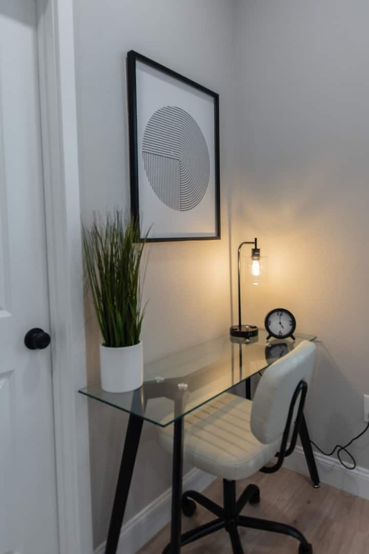 Private Suite For Rent - Kenwood Commons #3 - St. Petersburg, FL
