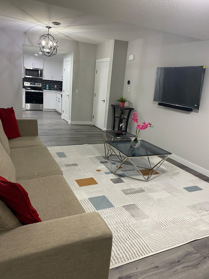 Clean And Spacious 1 Bedroom Guest Suite - Calgary