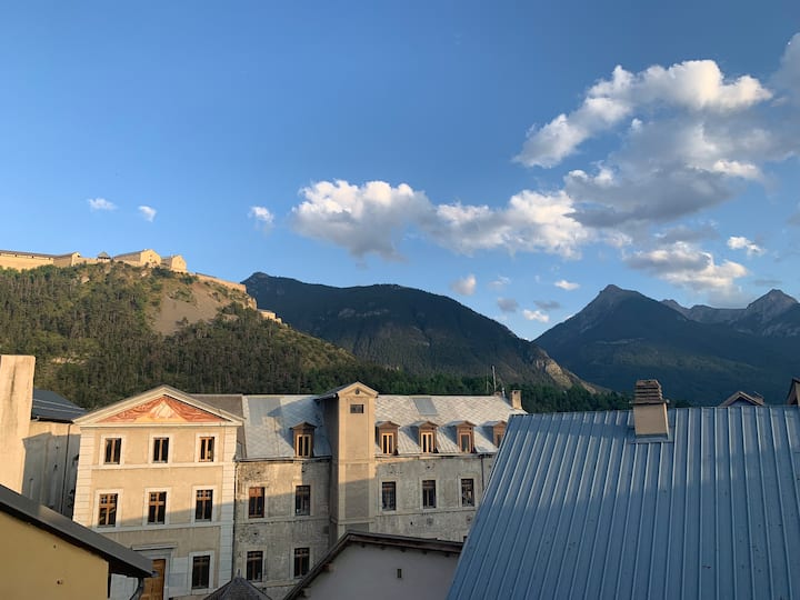 Appartement éPuré Dans La Veille Ville De Briançon - Briançon