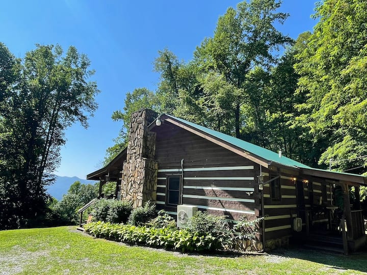 Cozy Log Cabin! Mountain View! - Sylva, NC