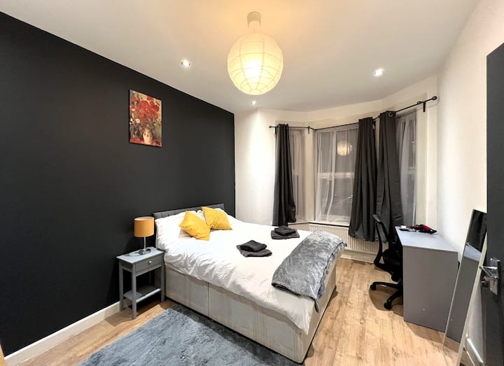 Spacious And Stylish Room For Up To 4 Guests T1 - Croydon