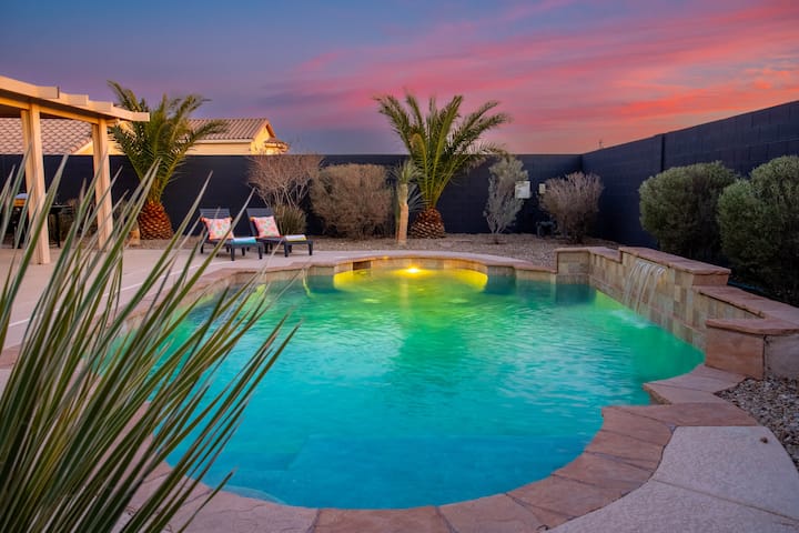 Entertainment 5br Haven - Hot Tub, Pool + Games! - North Las Vegas, NV
