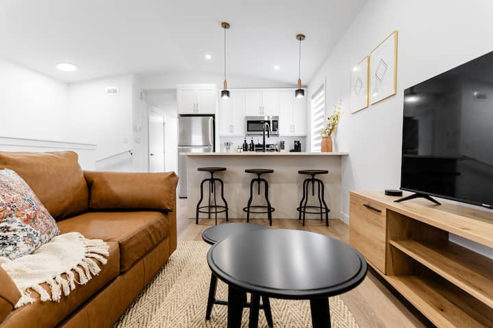 *Shop & Dine | Free Parking | 7 Min To Airport* - Winnipeg