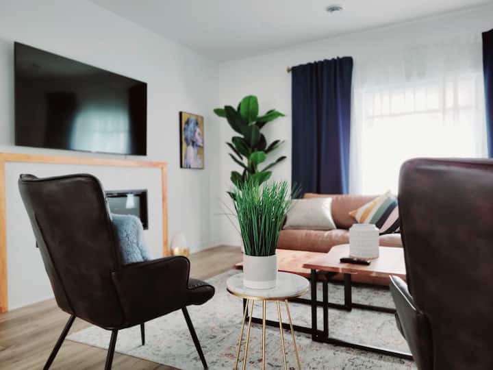 Chic And Modern Home In Niagara Falls, Canada. - Niagara Falls