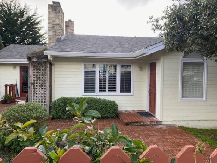 Cozy Home In The Heart Of Monterey Bay - モントレー, CA