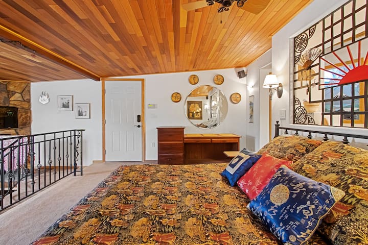 The Chow Chow Suite - Idaho (State)