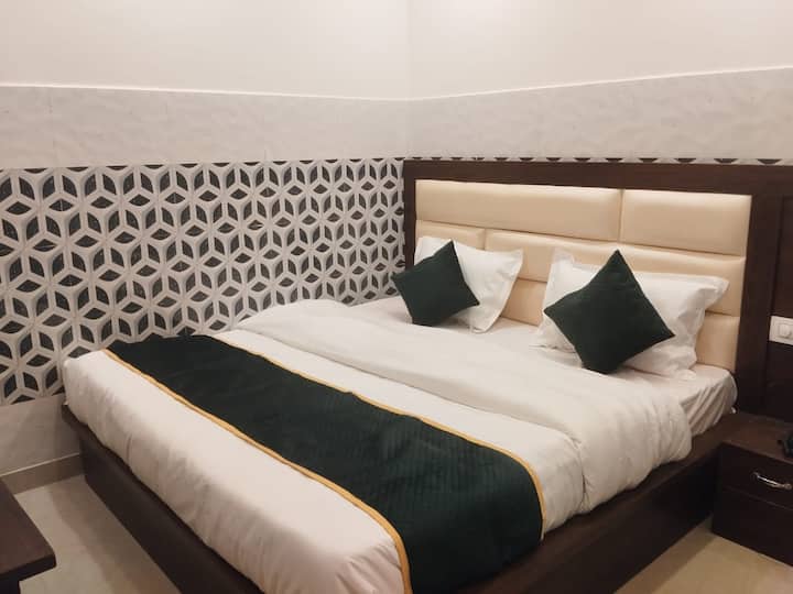 Deluxe Bed Room Hotel Gl Palace Katra - Katra