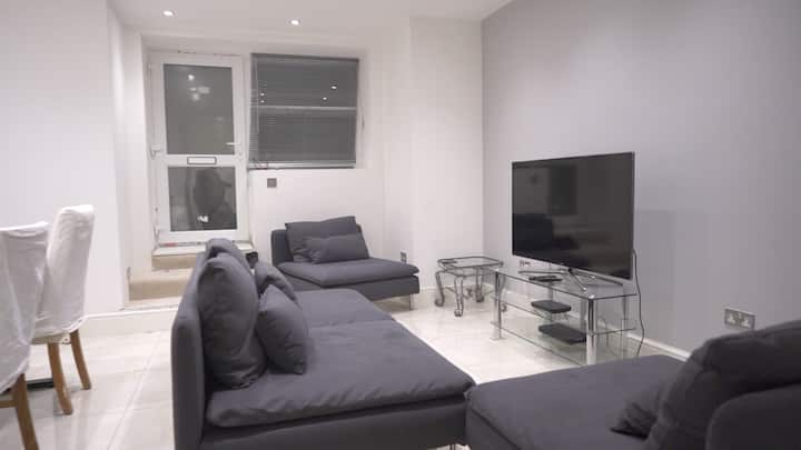 Modern 3 Bed Flat-great Location - Belvedere - London