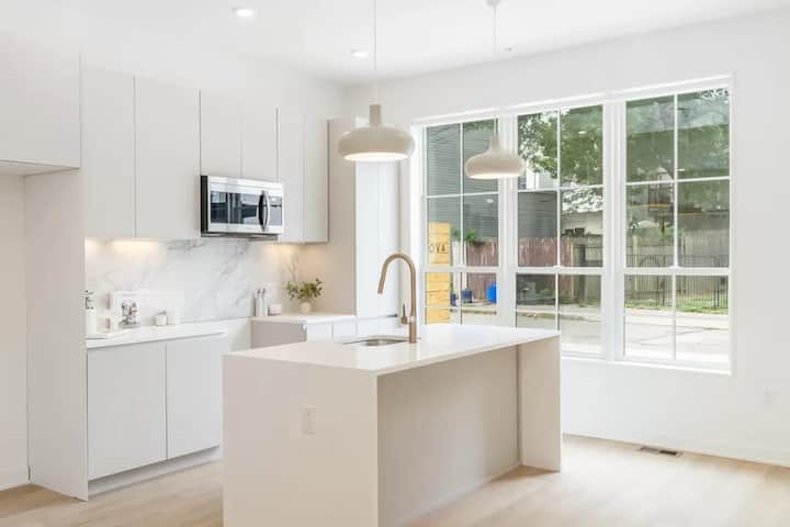 Elegant Artist Shared Stay | Luxury Bed And Studio - Philadelphia, PA