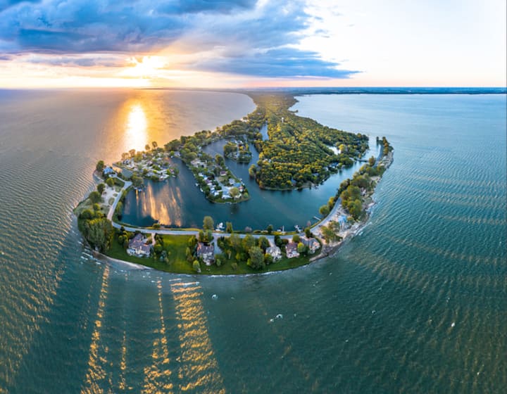 *Lakeside Canal Front Living On Lake Huron* - Caseville, MI