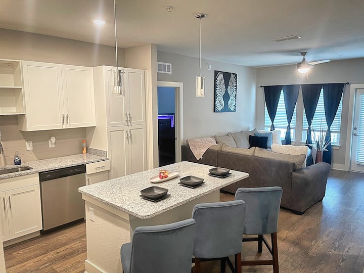 Cozy Condo W/private 1car Garage - Riverview, FL