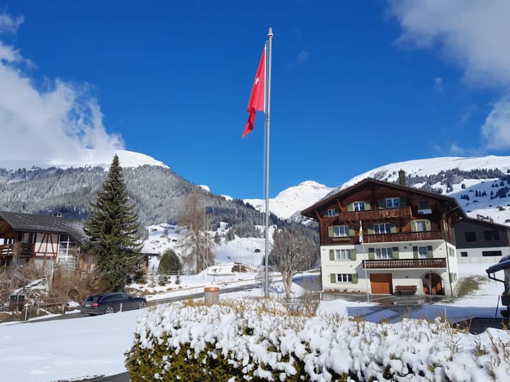 Sonnenverwöhnte Ferienwohnung - Obersaxen