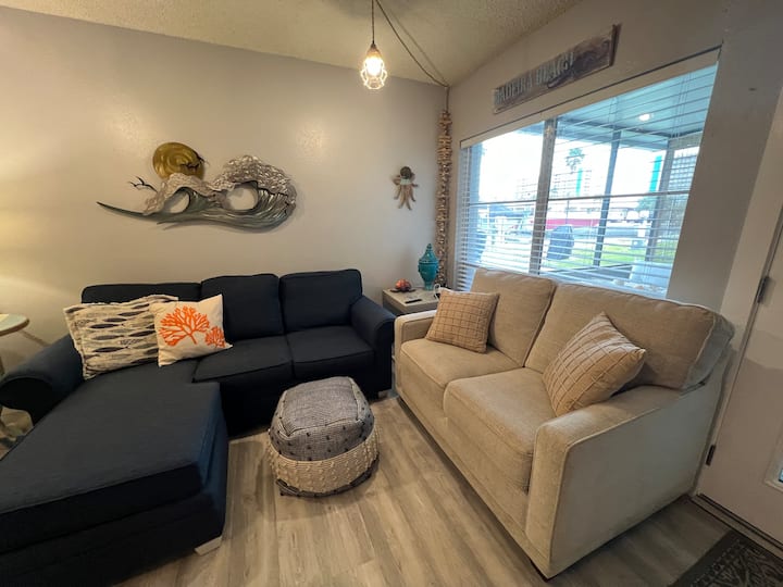 The Mad Pearl - Madeira Beach, FL