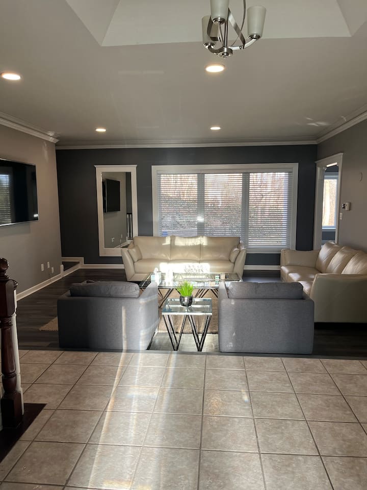 C - Large Private Bedroom, Office And Full Bath - Kitchener