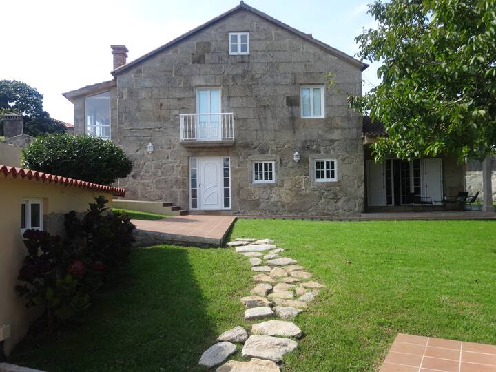 Villa Cristina

Vut-po-010045 - Nigrán