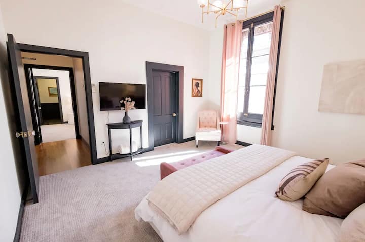 Speakeasy Double Room (Rm 5) - Nevada City, CA