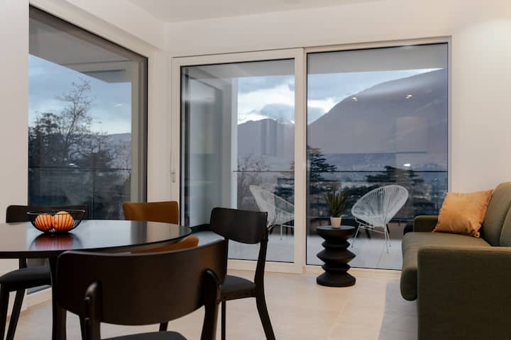The Hills. Design Apartment With A View - Merano
