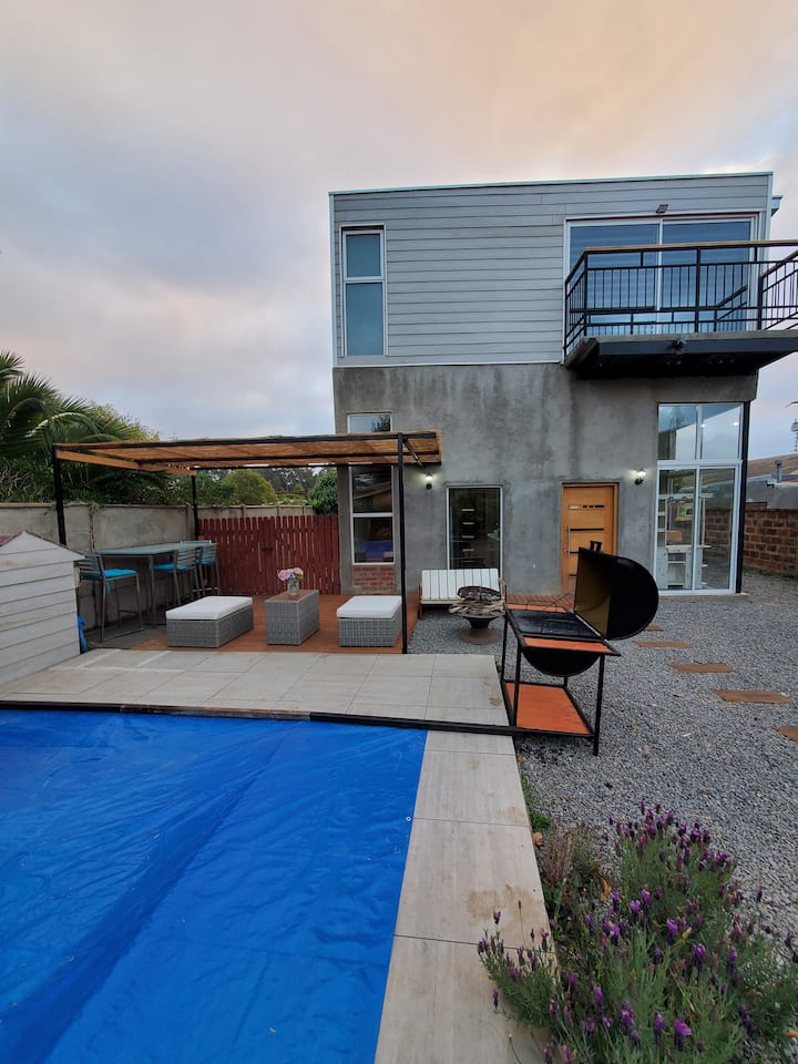 Moderna Casa Con Piscina - El Quisco