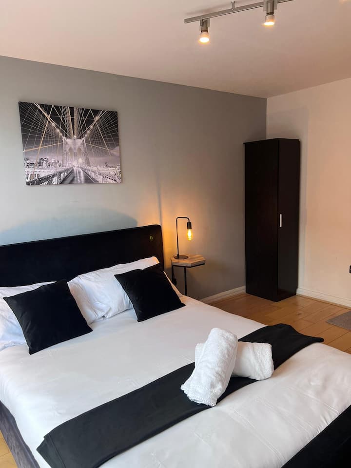 Birmingham · Amazing 2.5-bedroom Loft With Views - Birmingham