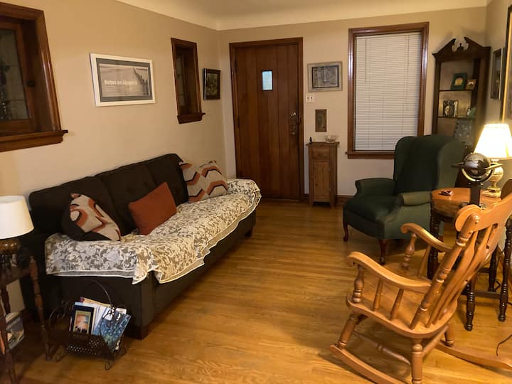 Old World Charm, Modern Comfort - Saint-Louis, MO