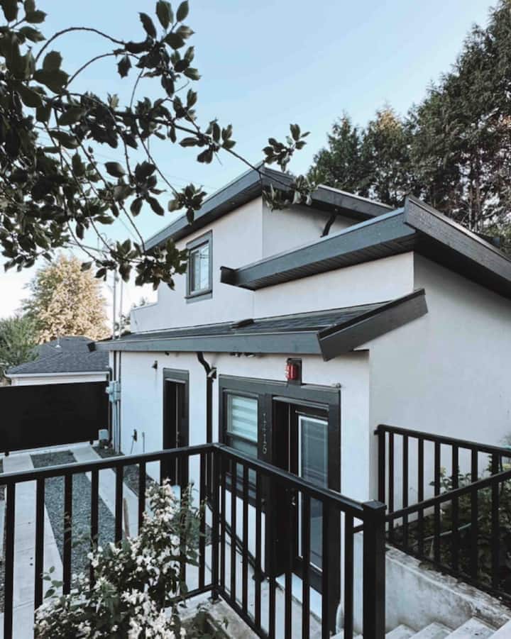 Modern Home Close To Downtown & Airport - Vancouver