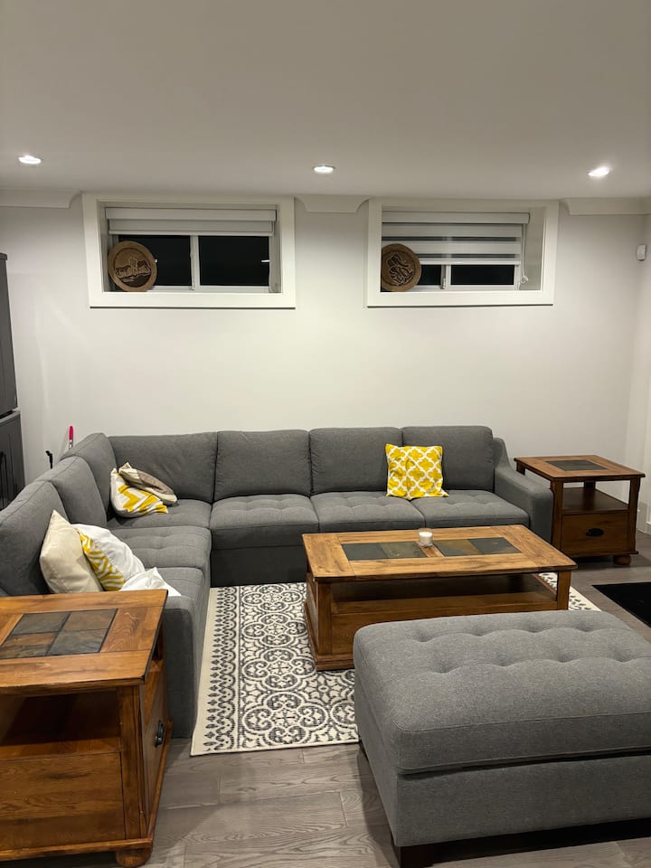 Vancouver Suite+entrance-han # 25-158057. - Vancouver