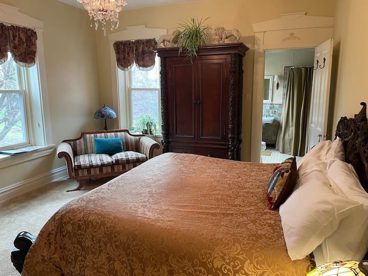 King Bed, Private Bathroom, Wifi - Lancaster, PA