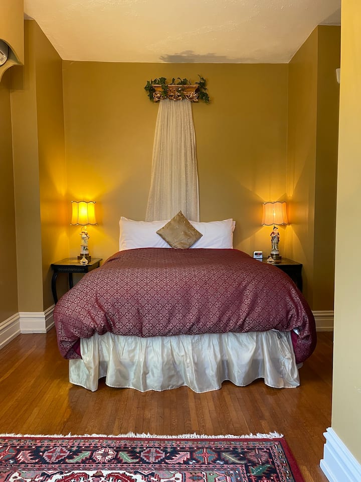 Queen Bed, Breakfast Included, Wi-fi, Heat And Ac - Lancaster, PA