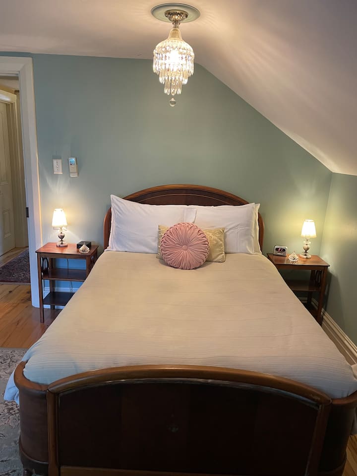 Full Bed, Breakfast, Wi-fi - Lancaster, PA