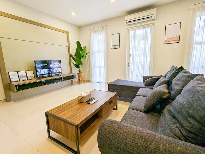 Lovina 3br For Family W/ Pool At The Home - Batam