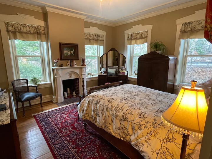Full Bed Private Detached Bath Breakfast Included - Lancaster