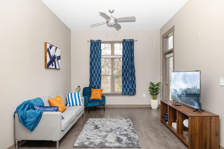 Chic Dt Apt+ Gym, Pool,wkspace,free Parking,wine - Charlotte, NC