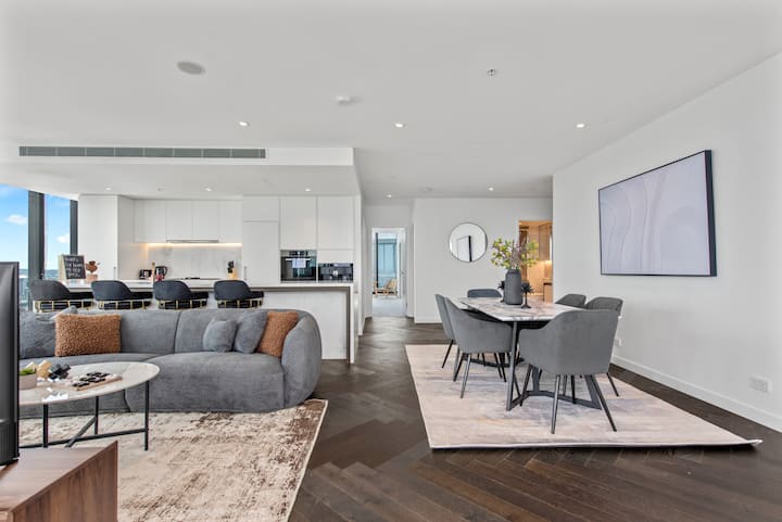 Luxe Penthouse W/ Stunning Views & Rooftop Pool - Brisbane