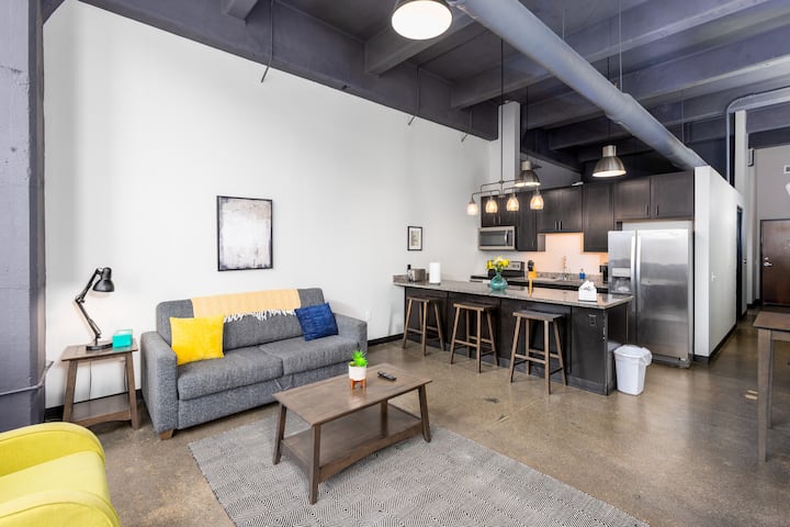 Rooftop Skyline | Heart Of Strip | King Bed + Gym - PPG Paints Arena