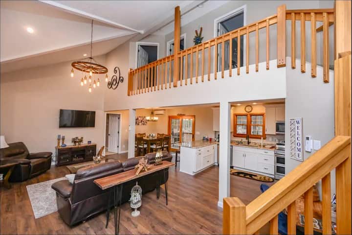 Winter Is Here! Modern Retreat W/ Hottub & Firepit - Deep Creek Lake, MD