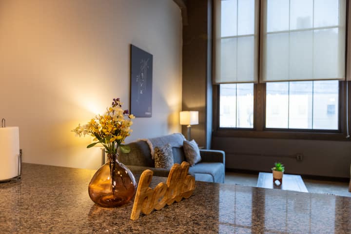 Amazing Roof Lounge | King | Gym | Steps 2 Strip - Pittsburgh