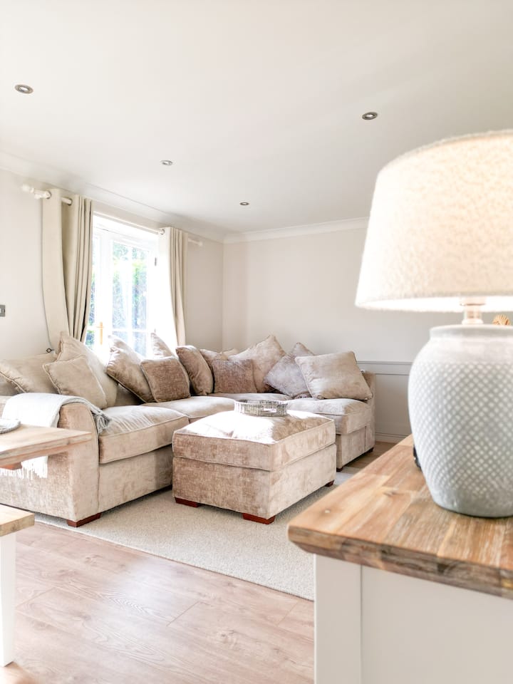 Beautiful 4 Bedroom Cottage In Styal, Wilmslow. - Knutsford