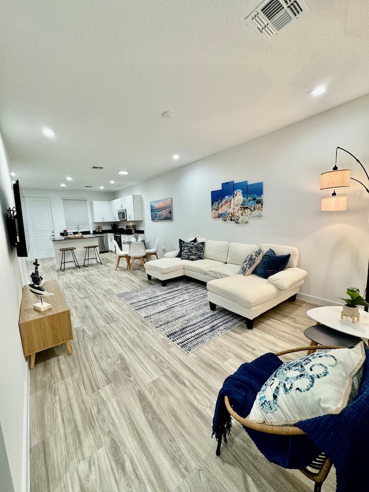 Spacious 2bd/2.5bth Home - Mins From The Beach! - Stuart, FL