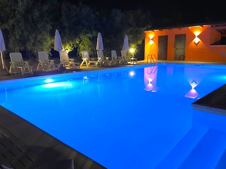 2 Appartamenti Adiacenti Con Piscina, Al Mare - Lascari