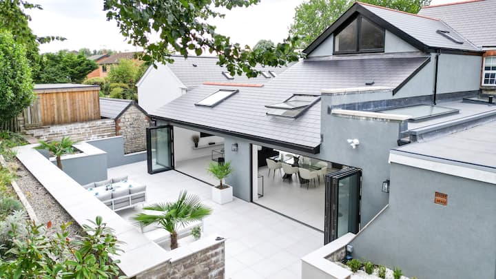 Celebrity Style 2500sq Ft House - Barry