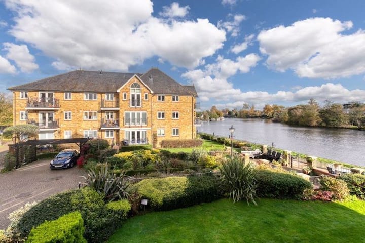 Beautiful Penthouse Apartment - Hampton