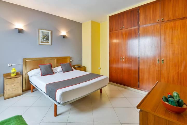 Habitación Con Cama De 150 Cm - Lleida