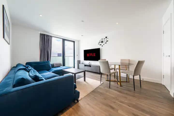 2-bed Penthouse With London View - Hounslow