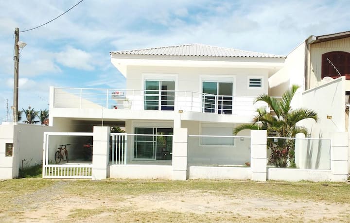 Linda Casa De Frente Para O Mar - Guaratuba