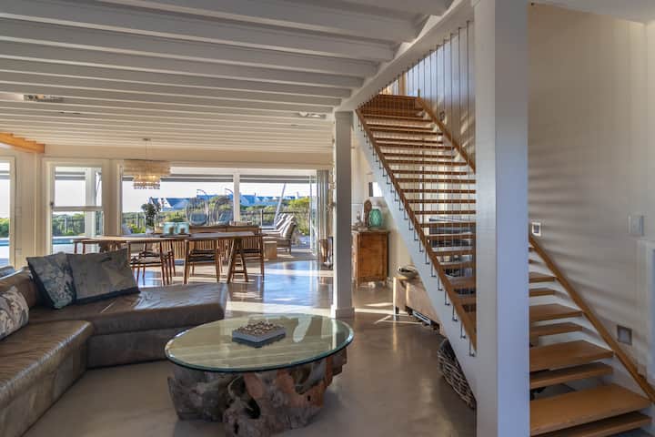 Mollyhawk Beach House - Grotto Bay