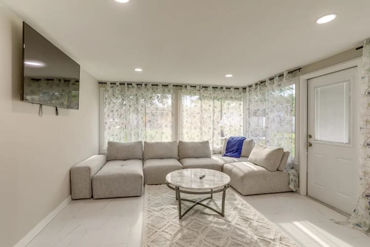 Spacious Homenear Clearwater Beach - Largo, FL