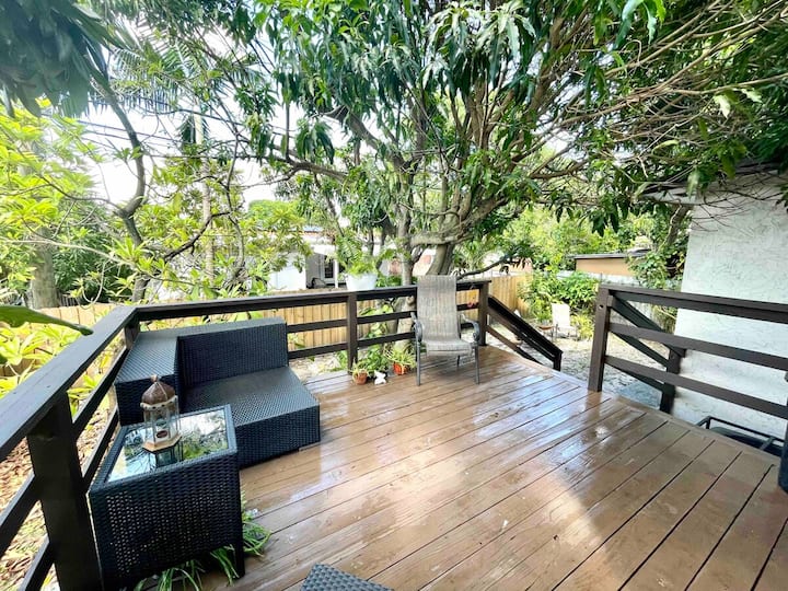 Private Studio Reserved Parking (1p) - South Miami, FL