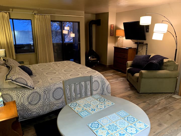 S Lake Tahoe Beach/ Ski Studio - South Lake Tahoe, CA